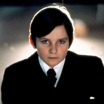 Damien (Serial TV 2016-2016) - Filmweb