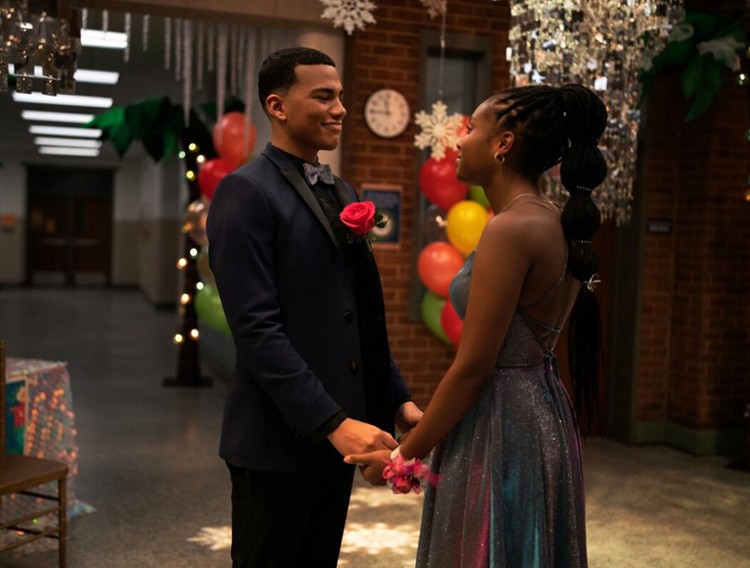 Naomi Sezon 1 Odcinek 11 - Worst Prom Ever | Filmweb