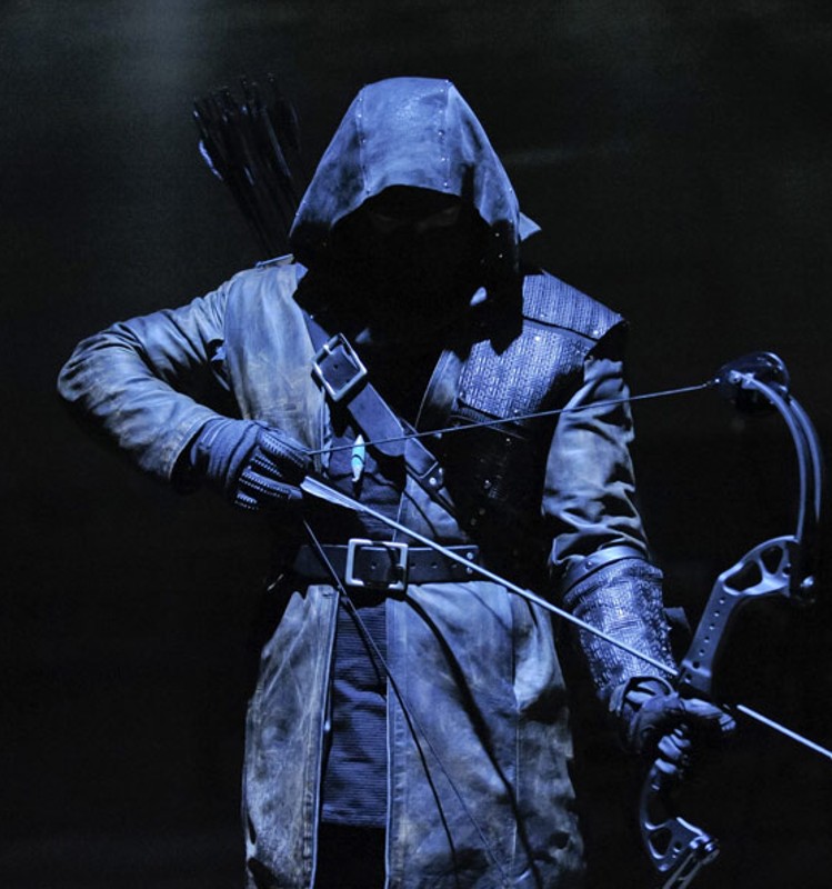 Arrow Sezon 1 Odcinek 9 - Koniec roku | Filmweb