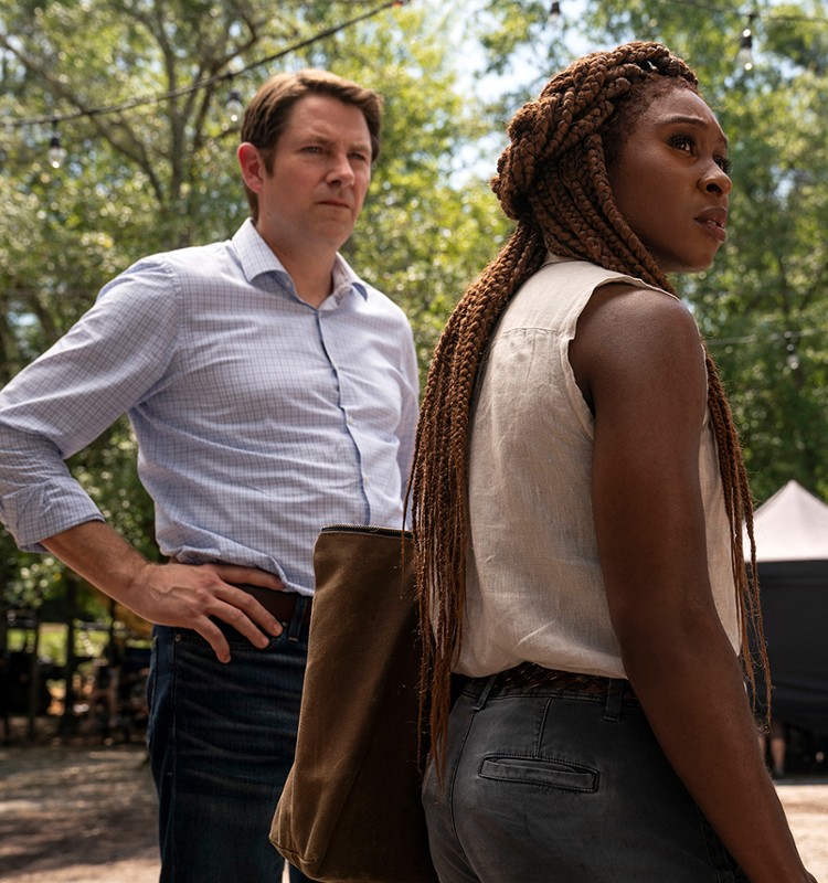 Outsider Sezon 1 Odcinek 9 - Tigers and Bears | Filmweb