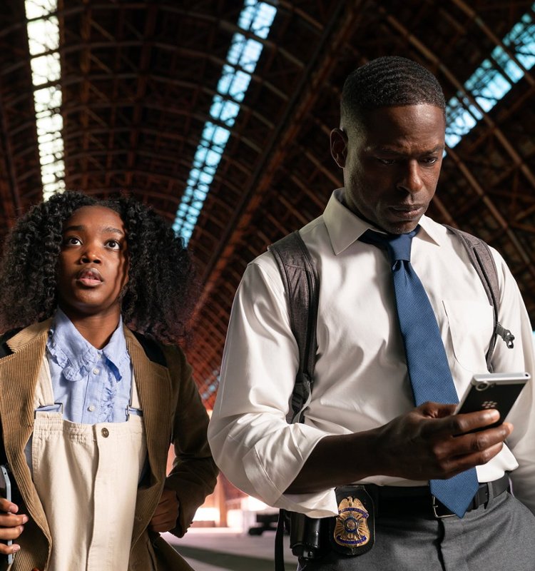 Paradise Sezon 1 Odcinek 4 - Agent Billy Pace | Filmweb