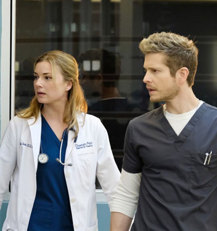 Rezydenci Sezon 1 Odcinek 8 - Sprawa rodzinna | Filmweb