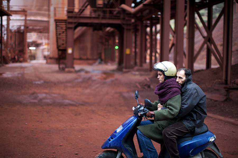 Attenberg (2010) - Filmweb