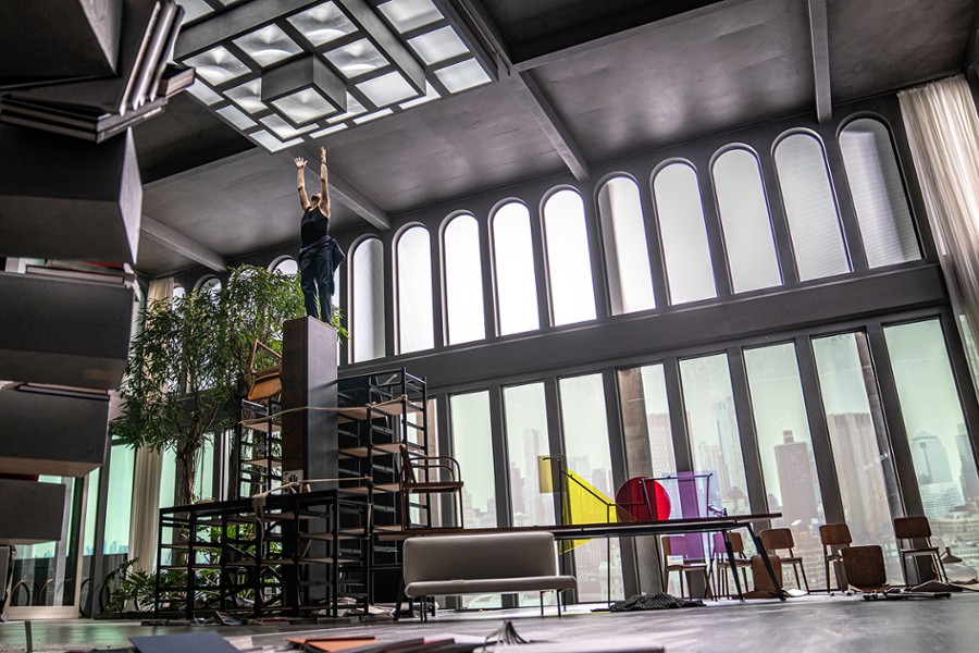 Inside (2023) - Filmweb