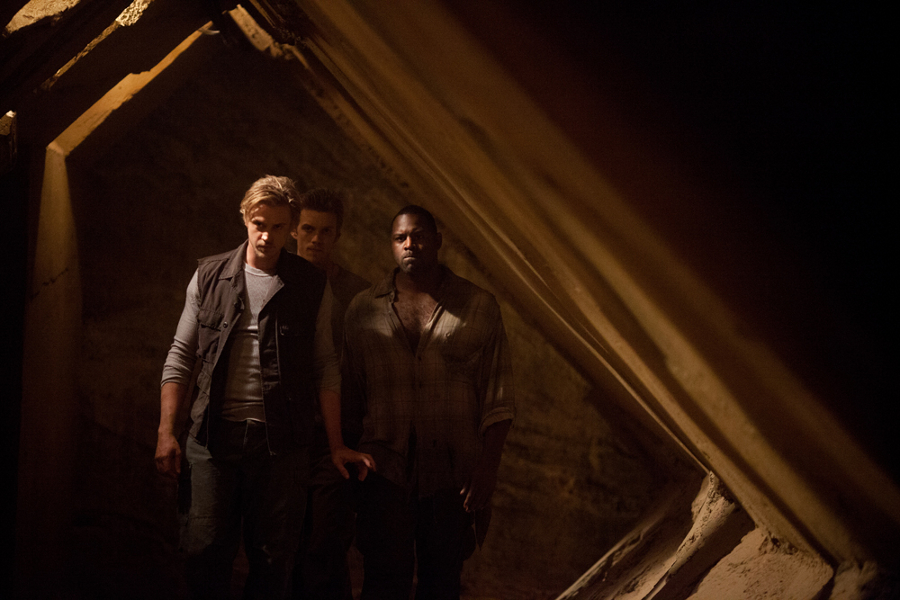 Intruz (2013) - Filmweb