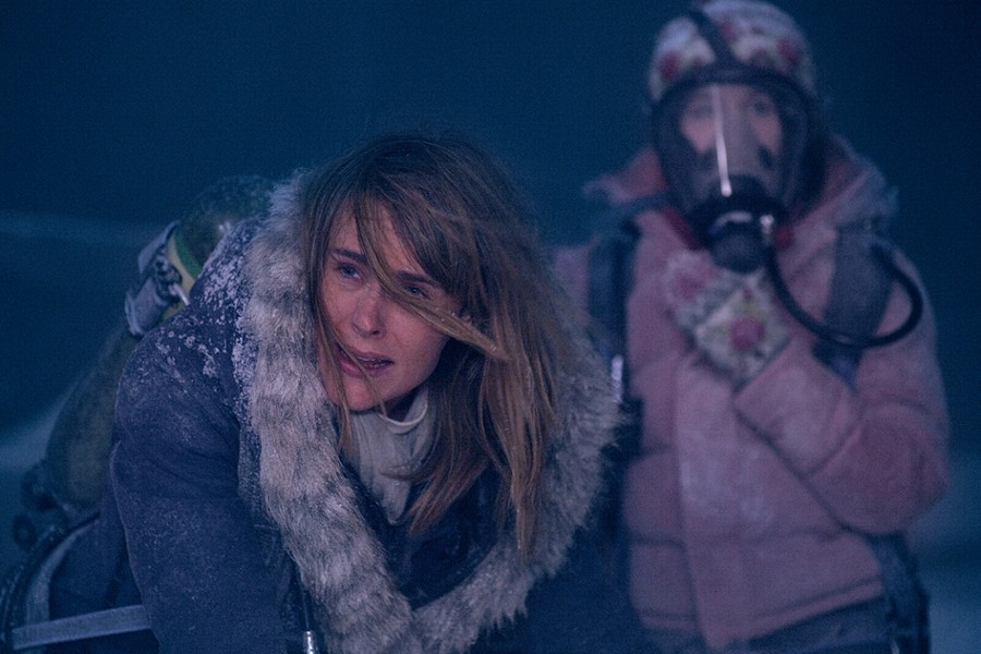 Moonfall (2022) - Filmweb