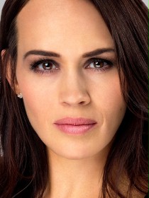 White (2010) pełna obsada - Filmweb